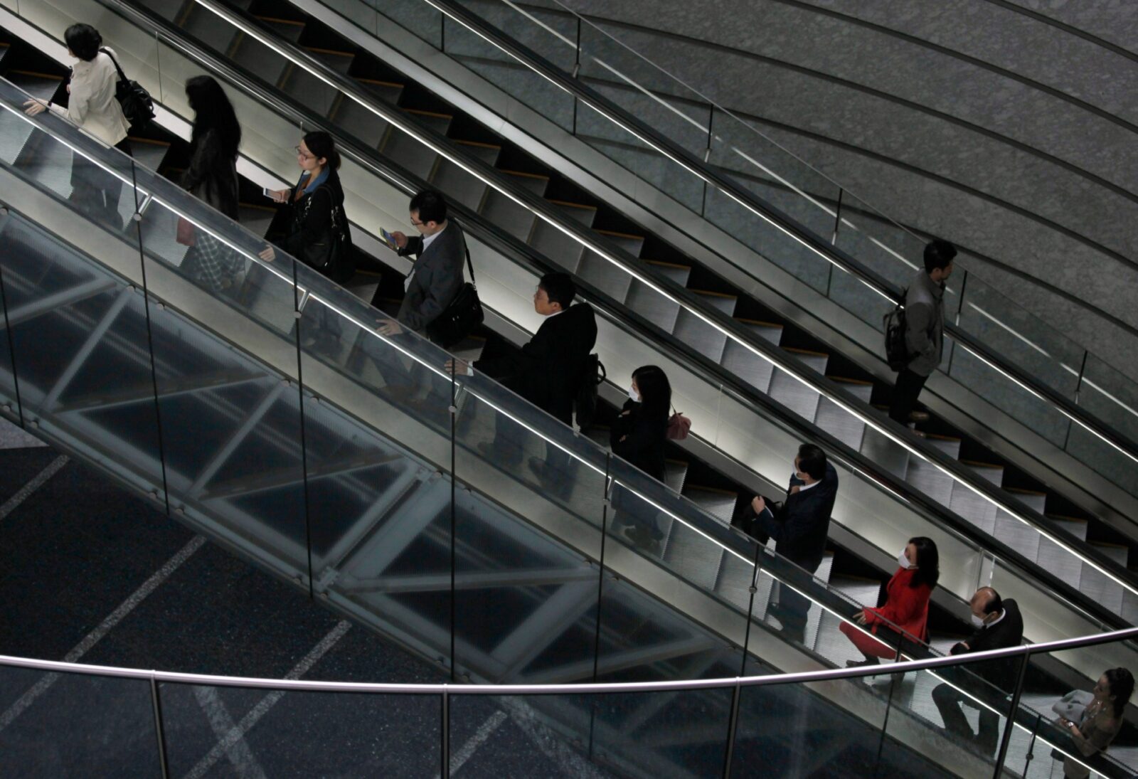 It's Hard For Japan To Change Its Escalator Manners - Kotaku