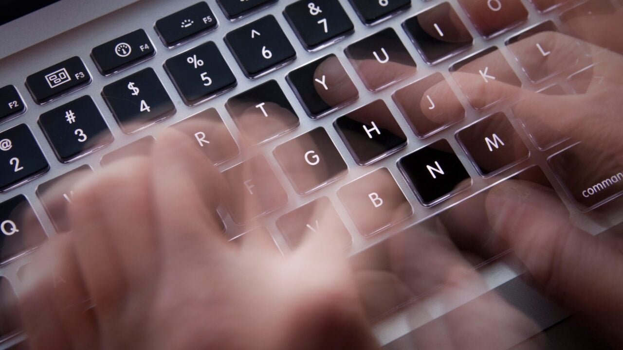 16-Year-Old Gamer Breaks Record For Fastest Typist In World At 300 WPM ...
