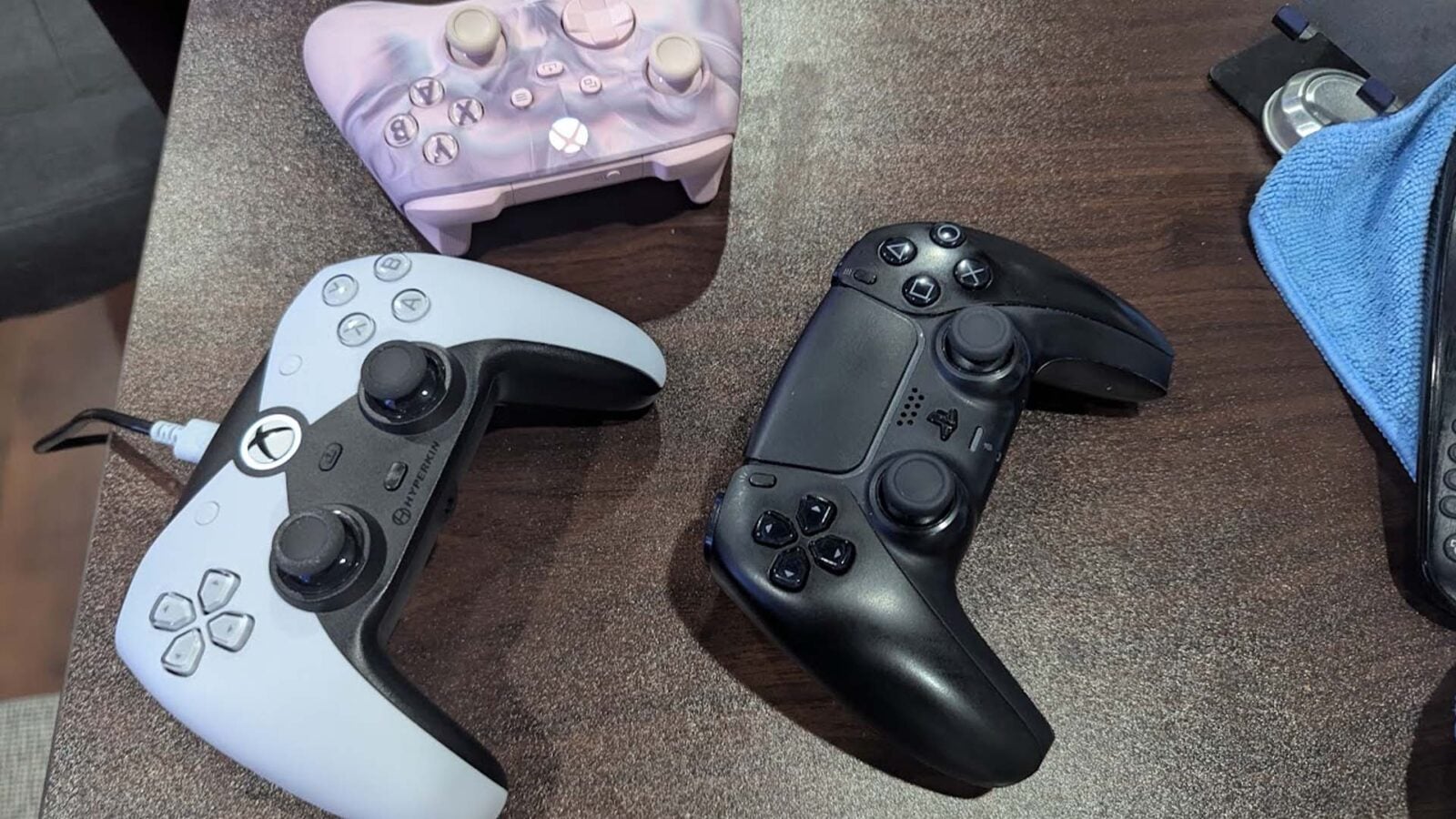 Hyperkin's The Competitor Is An Xbox Controller For PS5 Fans