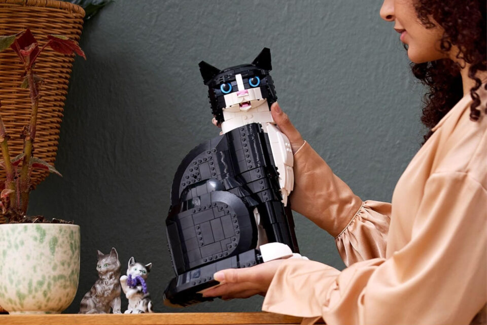 LEGO Tuxedo Cat Is Now Almost Free Compared to Its Previous Prices for ...