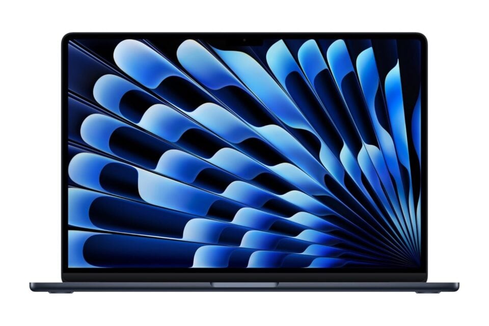 No Mercy for Apple, Amazon Offloads the New MacBook Air M5 to Its All ...